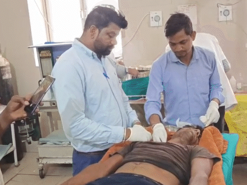 Banswara Youth Falls From Tree, Neck Injury | Udaipur Referral
