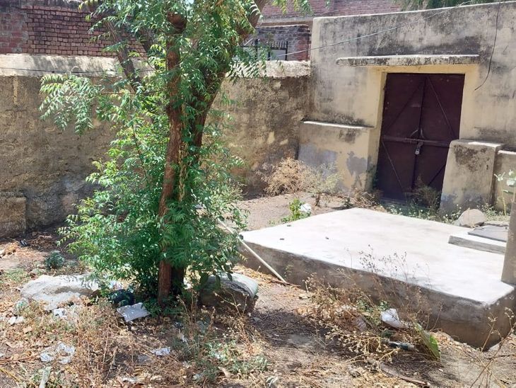 Veerwada Patwar House Dilapidated Ahead of Monsoon | Waterlogging Fear