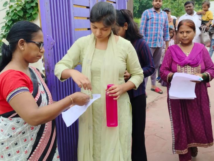 Varanasi TGT Exam: High Absenteeism on Day 2; First Day 65% Absent