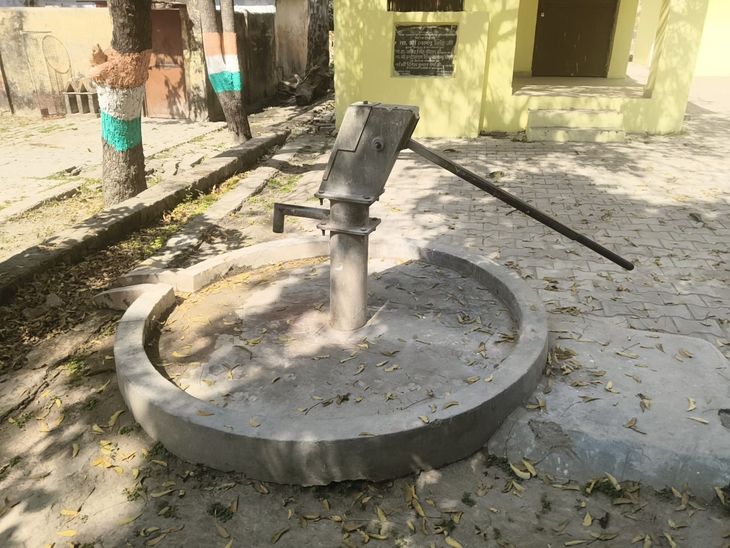 Bikapur Vikas Khand Handpump | Dirty Pani Crisis, Repair Demand Unheard