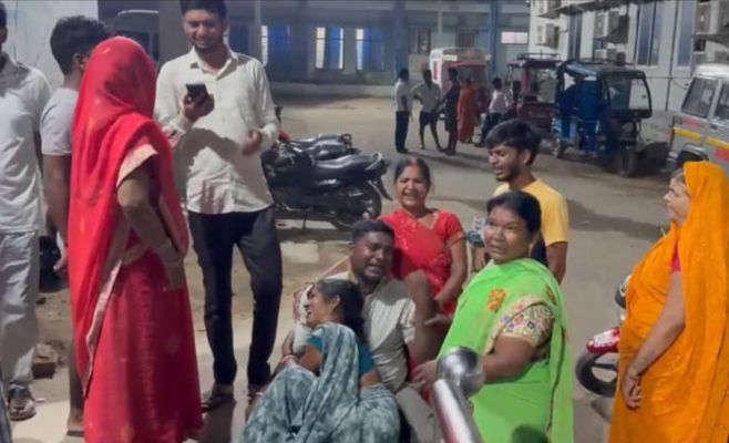 A child sleeping on the bed was bitten by a snake and died.