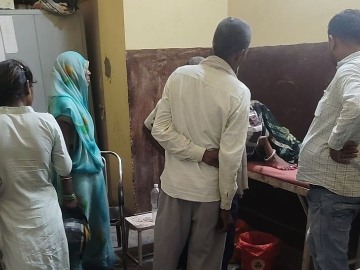 Atra E-Rickshaw Accident | Roadside Woman Injured