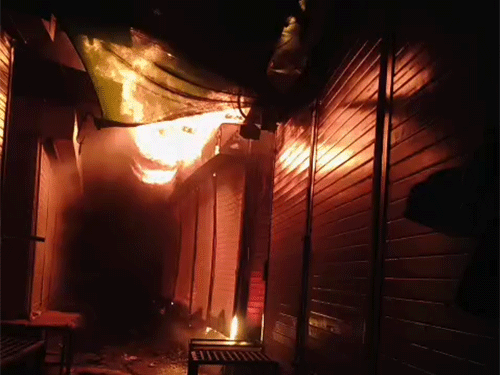 Bilaspur Market Fire | 15 Shops Gutted After Current Issue