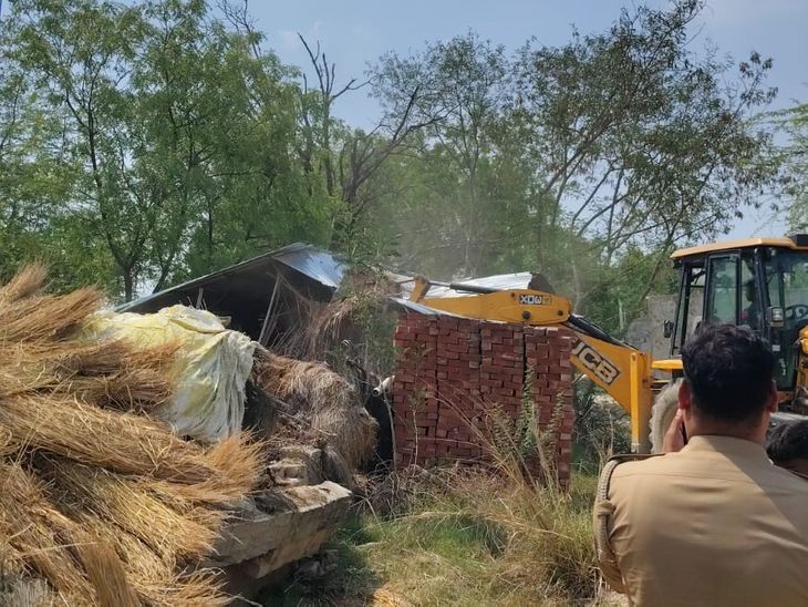 Unnao Gram Samaj Land Encroachment Demolished: Complainant, Accused ...