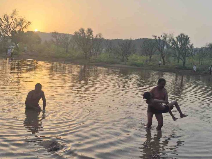 Roopangarh Teen Drowns | River Bathers Recover Body