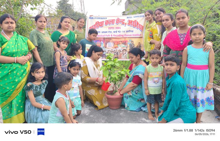 Children at the art center took a pledge to protect plants.
