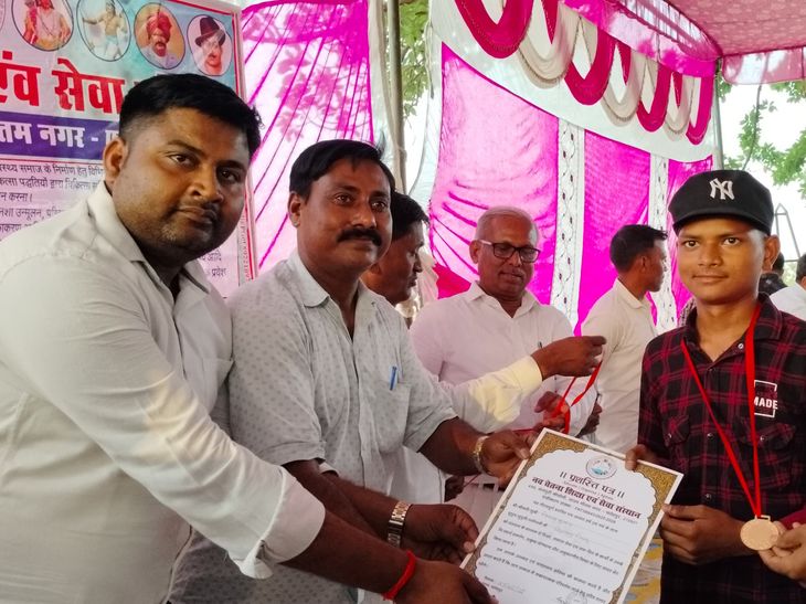 Nav Chetna Sansthan Honors Meritorious Students | Mandoli Village