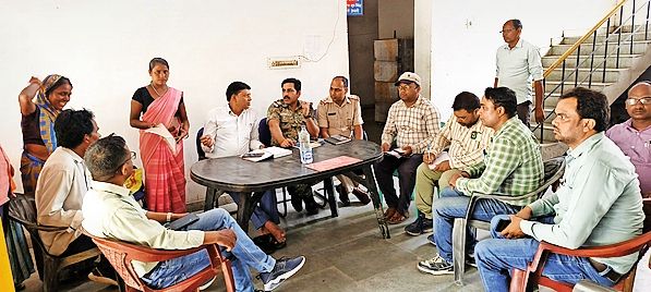 Attempts to resolve land related issues on Thana Diwas