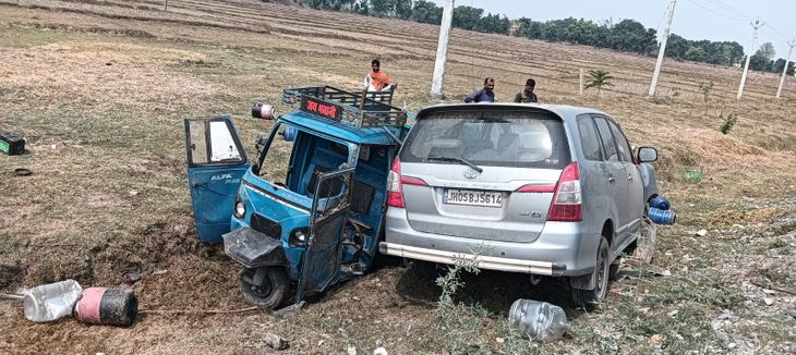 High-speed Innova hits water-laden tempo, two seriously injured