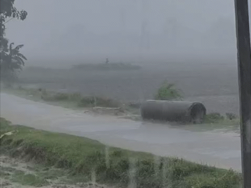 UP Today weather updated IMD Lucknow Banda jhansi monsoon entry Photo video