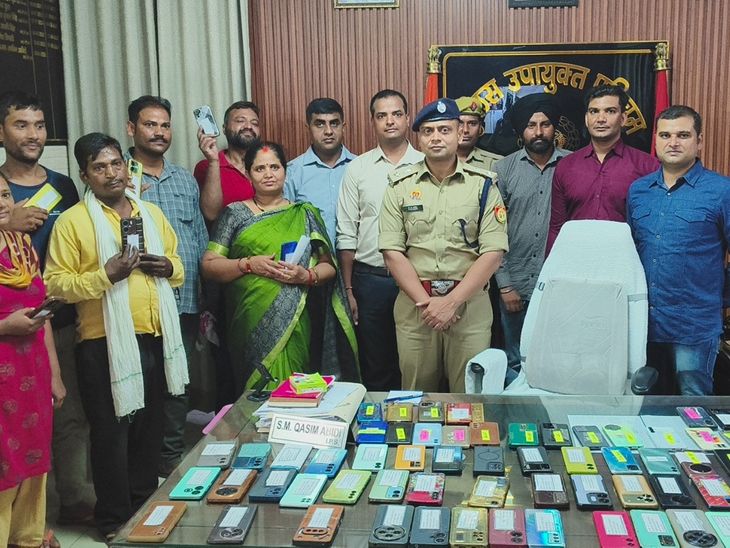 Kanpur Cyber Cell Recovers 101 Lost Mobile Phones | Valued 20 Lakh ...