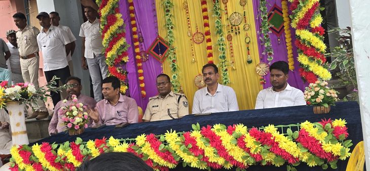 Former police station chief Sanjay was given a heartfelt farewell amid ...