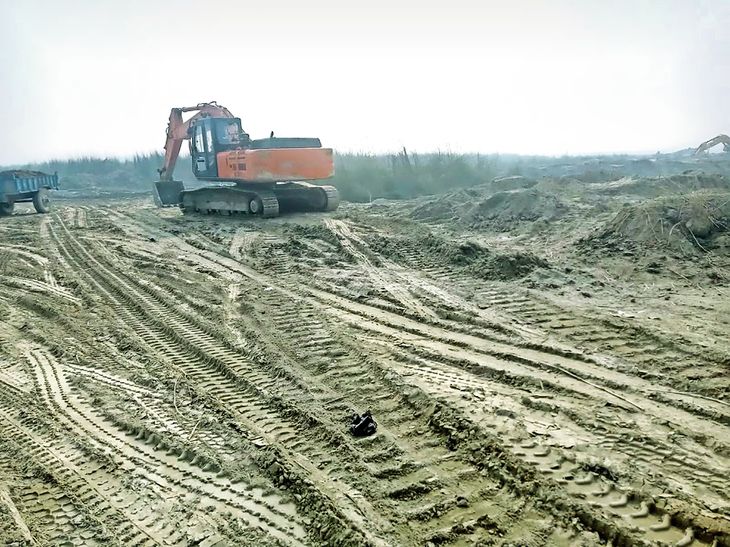 Illegal mining is taking place above 7 feet on the banks of the Bagmati ...