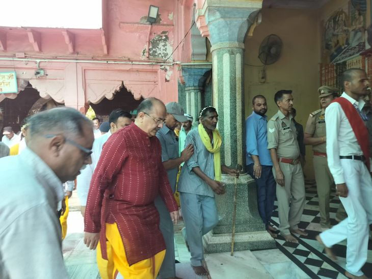 Chief Justice Arun Bhanṣālī Darshan Dāūjī Maharaj Temple Mathura