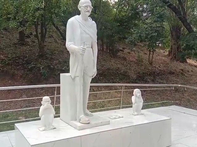 Jamui Gandhi Three Monkeys Statue Theft | Khadigram Campus