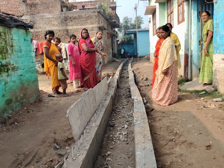 Sabour Villagers Protest | District Council Member Son Threatens