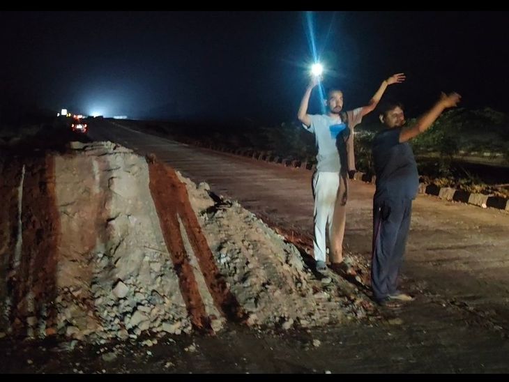 Mandawali NHAI Negligence: Big Accident Risk on NH 34; Dumper Overturned