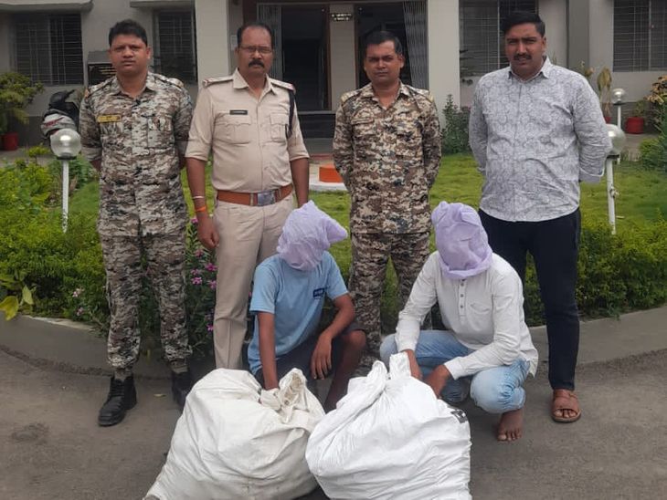 Balaghat: Scooty Carrying Illicit Liquor Caught Under Bridge