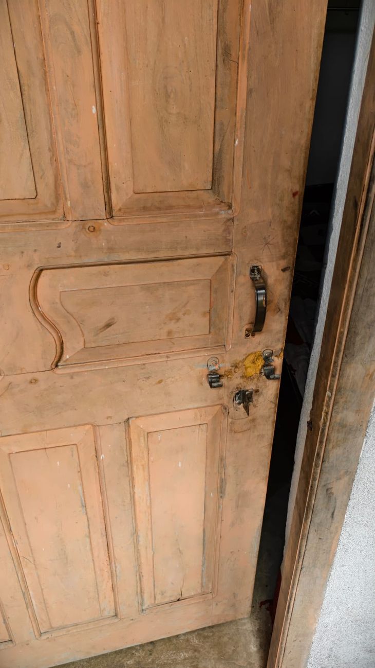 Property worth lakhs stolen by breaking the lock of a closed house