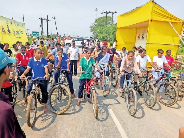 Women's Cycle Race: Shabnam Kumari, Avani and Soni won gold medals