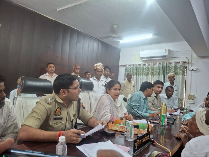 Mankapur Sampurn Samadhan Divas: DM-SP Hear 196 Complaints, Resolve 7