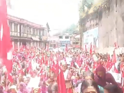 Himachal Anganwadi workers helpers protest outside Secretariat ...