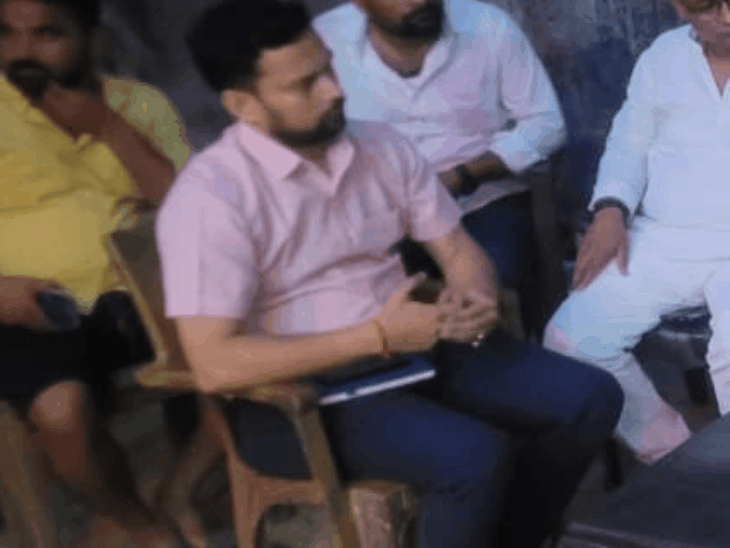Ayodhya.MLA Ved Prakash Gupta met the family of deceased Rambali