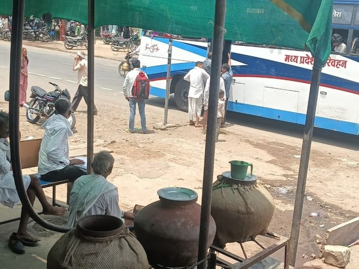 Ghatoli Passengers Suffer | No Bus Stand in Heat