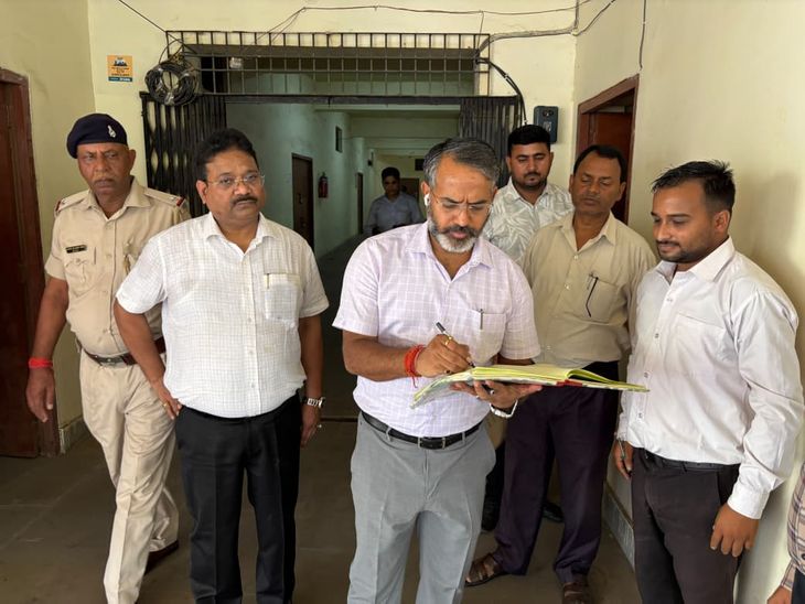 DC inspected the EVM-VVPAT warehouse and checked the security.