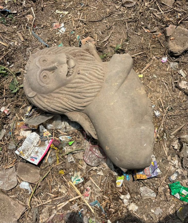 Two rare lion statues found buried under bushes at Salauna Thakurbari