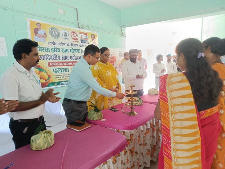 Palash stalls in Nala attracted attention