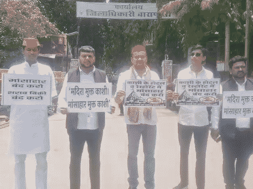 SP Leaders Protest Varanasi Nagar Nigam Decision | Double Standards Alleged