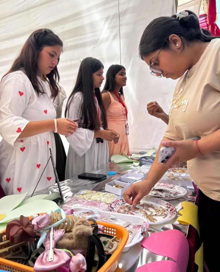 Lessons of earning along with studies, students set up business stalls