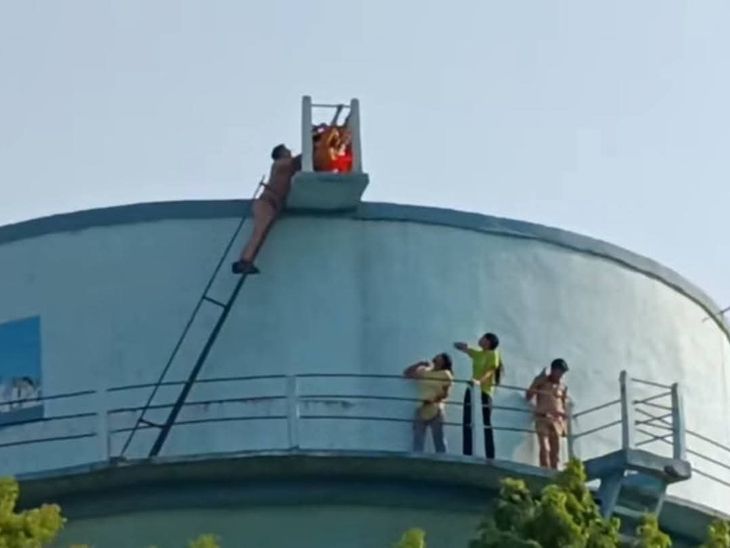 Prayagraj Woman on Water Tank Protest | Second Marriage Dowry Allegations