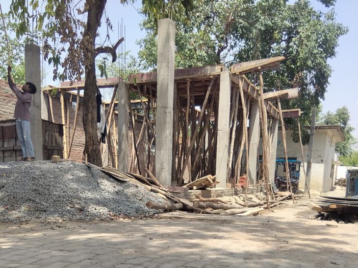Unchar Govt Land Building Stopped by EO; Daily Bhaskar Impact