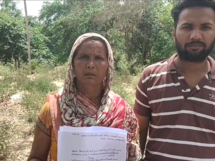 Dalmau Police Bias Accusation | Woman Land JCB Demolish Pillar Beam ...