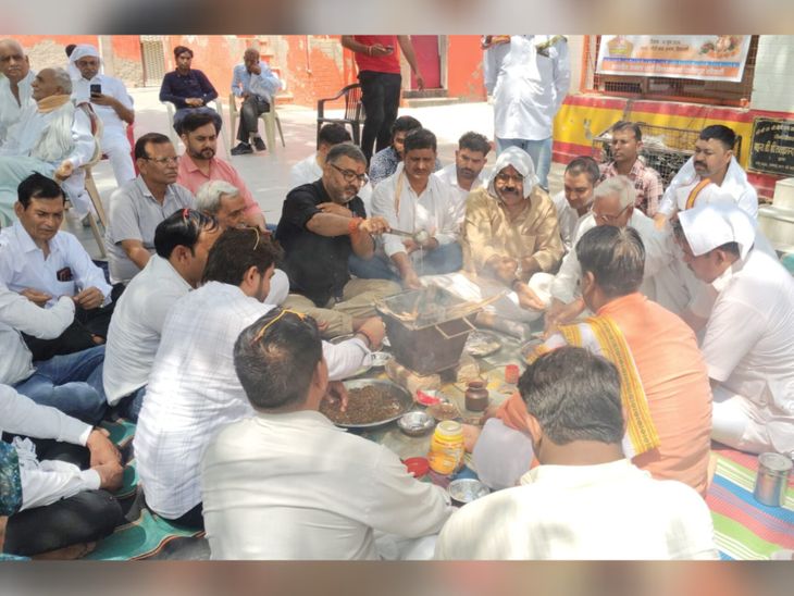 Kiravali BJP Workers Hawan for PM Modis 12 Years of Governance
