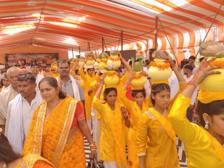 Barn Inauguration: Shrimad Bhagwat Katha Gyan Yagna Starts with Grand ...