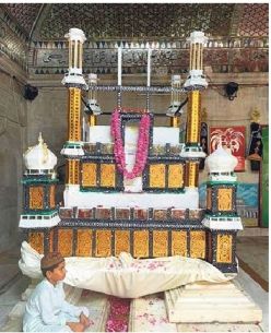 Muharram: Tajias brought to the tomb from the Buland Darwaza, where the ...