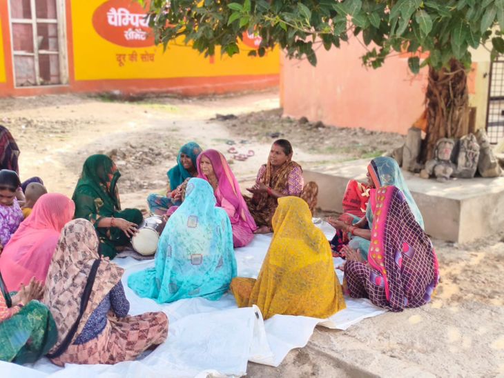 Jhansi Women Praise PM Samman Nidhi Scheme with Bhajans | Revan