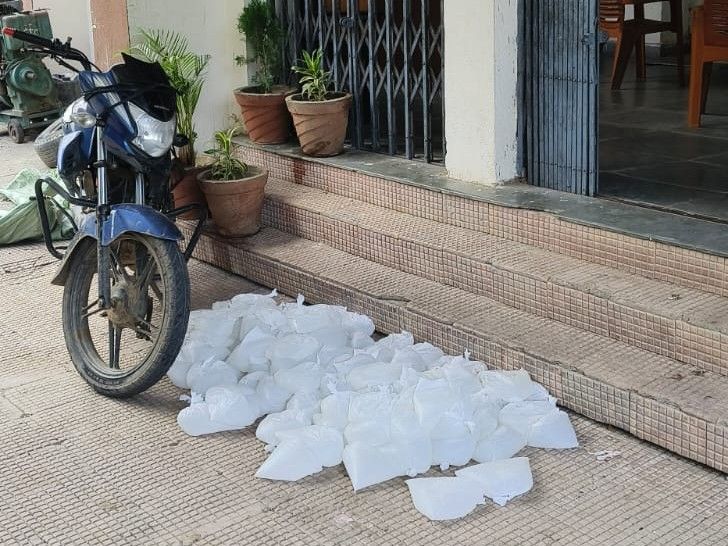 Akbarpur Police Seize 125L Mahua Liquor; Smuggler Flees