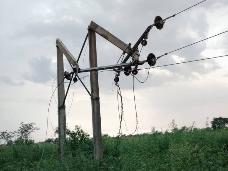 Pisawa Villages Trees Poles Fall | Storm Disrupts Power Supply