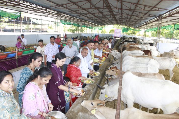 On Kamala Ekadashi, the festival of fifty-six offerings was organized ...