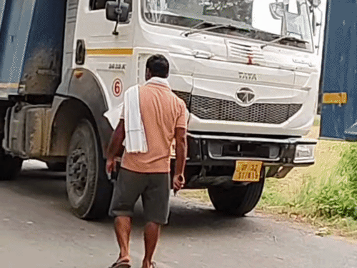 Jafrabad Accident: Dog Death Near Shivpur Nahar Pulia; 2 Safe