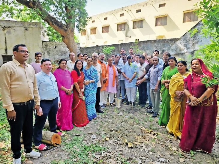 BJP plants trees to mark 12 years of the Central Government, welcomes ...