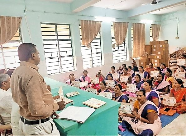 Health schemes were reviewed on Asha Day and emphasis was laid on ...