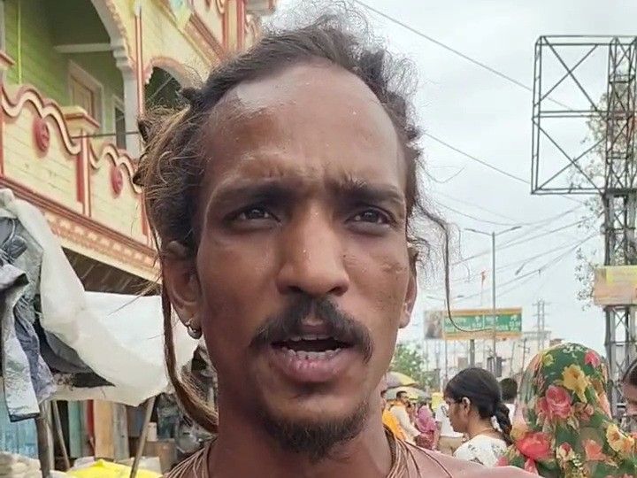 Govardhan Ashram Mahant Beaten By Women | Police Abuse