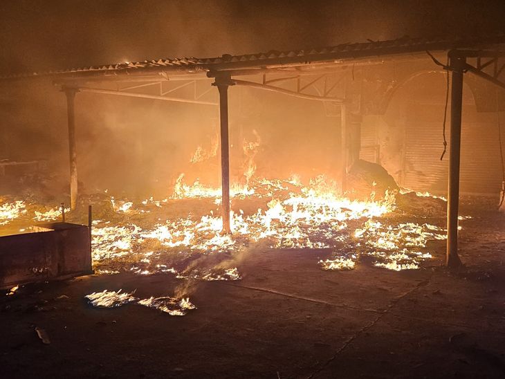 Khurja Navin Mandi Fire | Shops Goods Razzed, Lakhs Lost