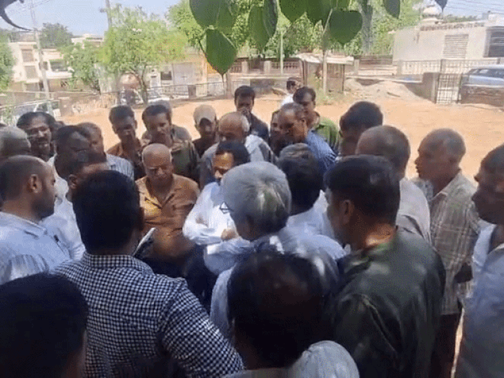 Udaipur Nagar Nigam Suspends 2 Personnel; UDA Disposes 57 Cases