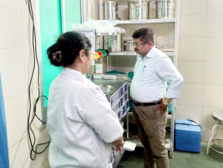 CMHO Notice Doctors Absent OPD | Indore Salary Stop Order